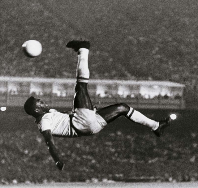Famosa "bicicleta" de Pelé pela Seleção Brasileira em 1965